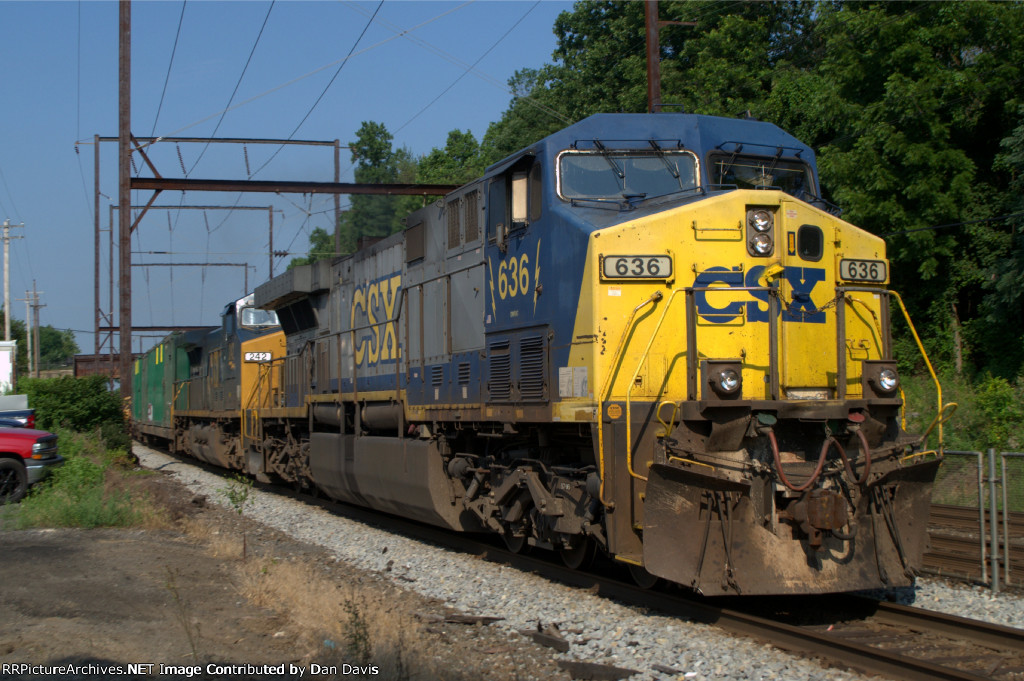 CSX AC60CW 636 leads Q702
